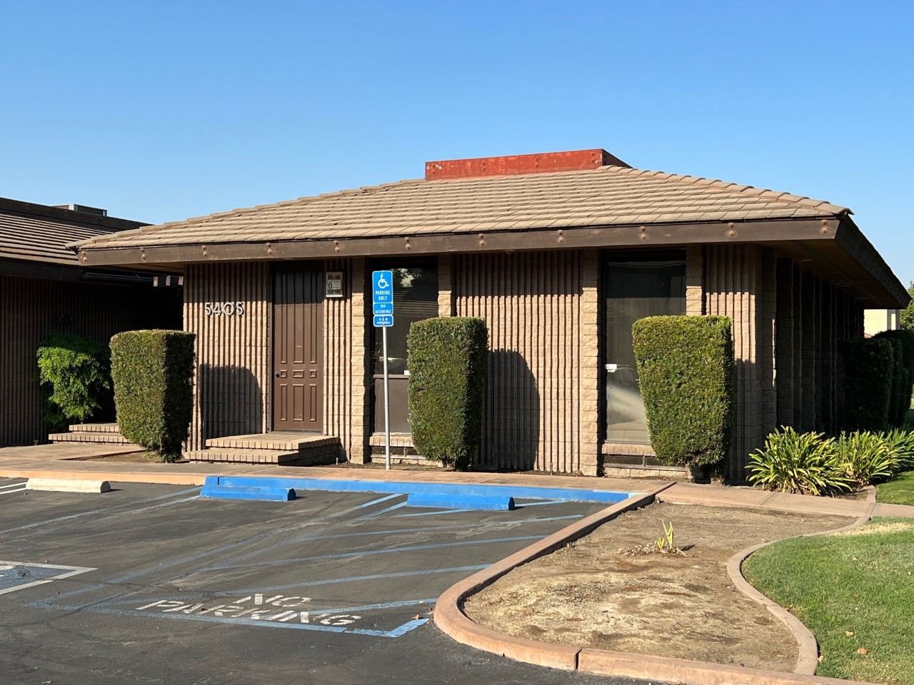 5405 W. Hillsdale Ave. Visalia CA 93291 LEASED