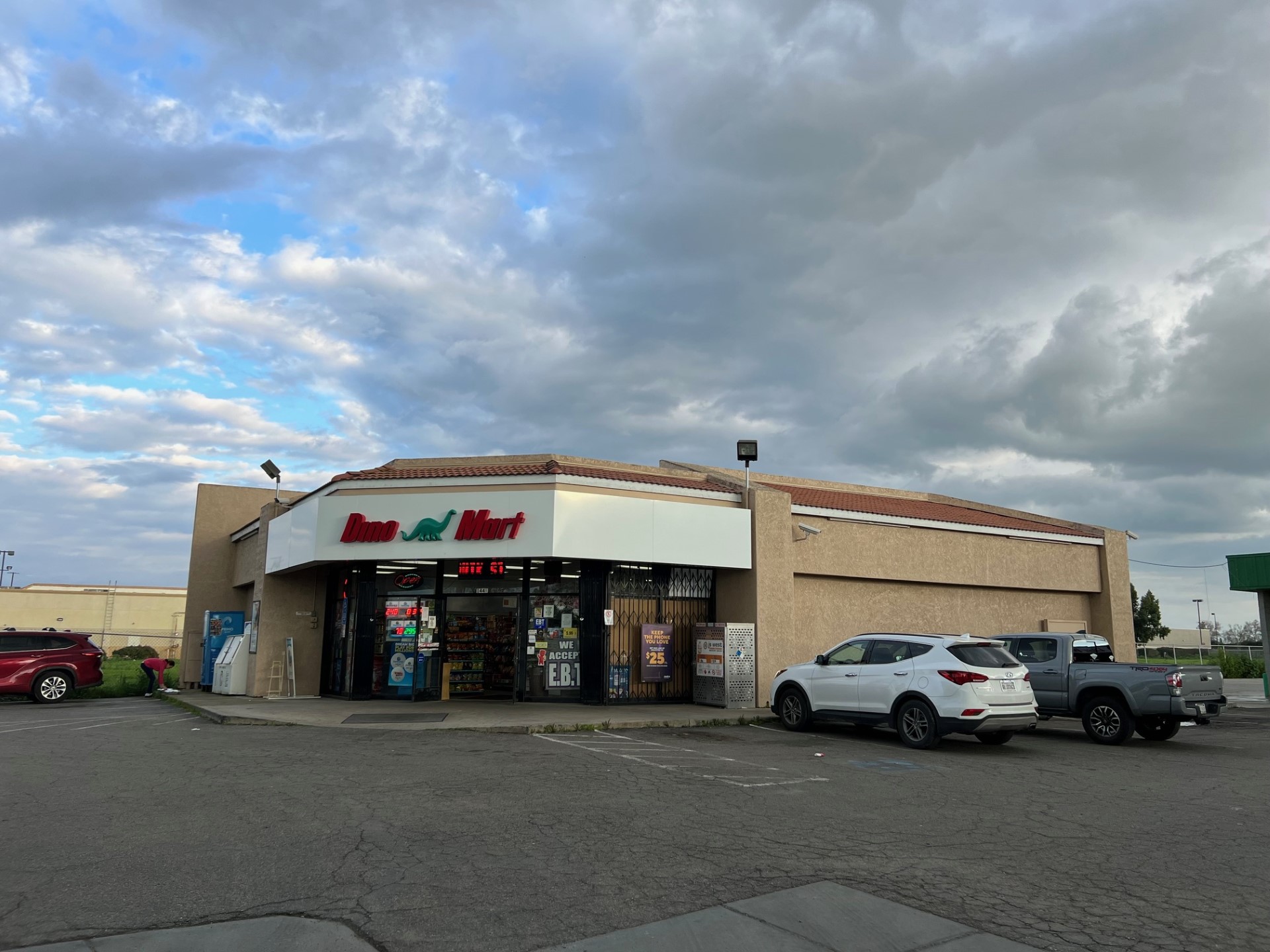 1445 W Henderson Ave. Porterville CA 93257 FOR SALE