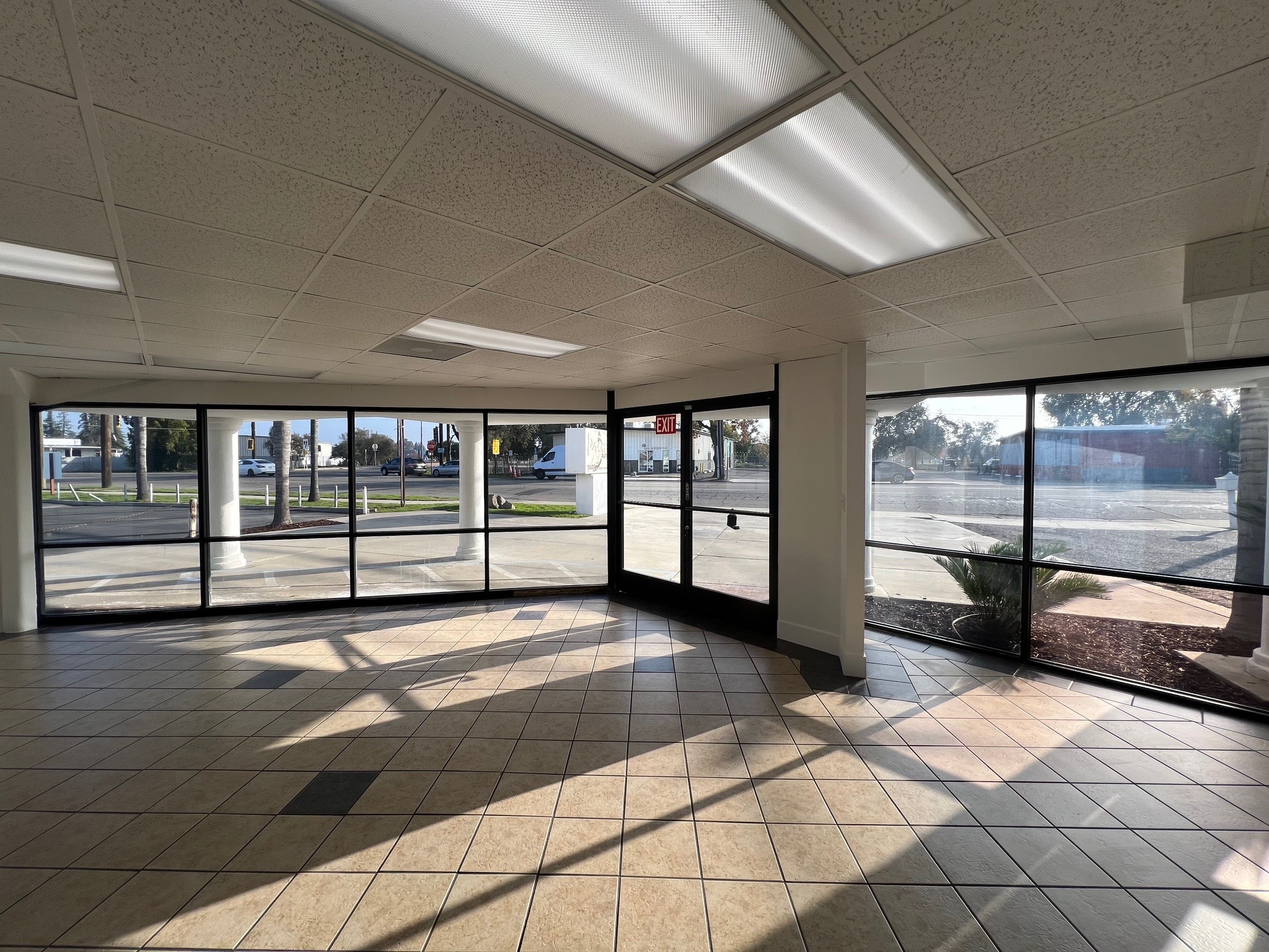 1446 E. Mineral King Ave. Visalia CA 93292 FOR SALE